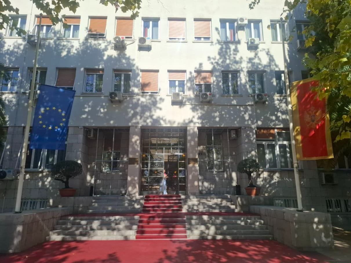 Flags in front of Parliament flow at half-mast - Skupština Crne Gore